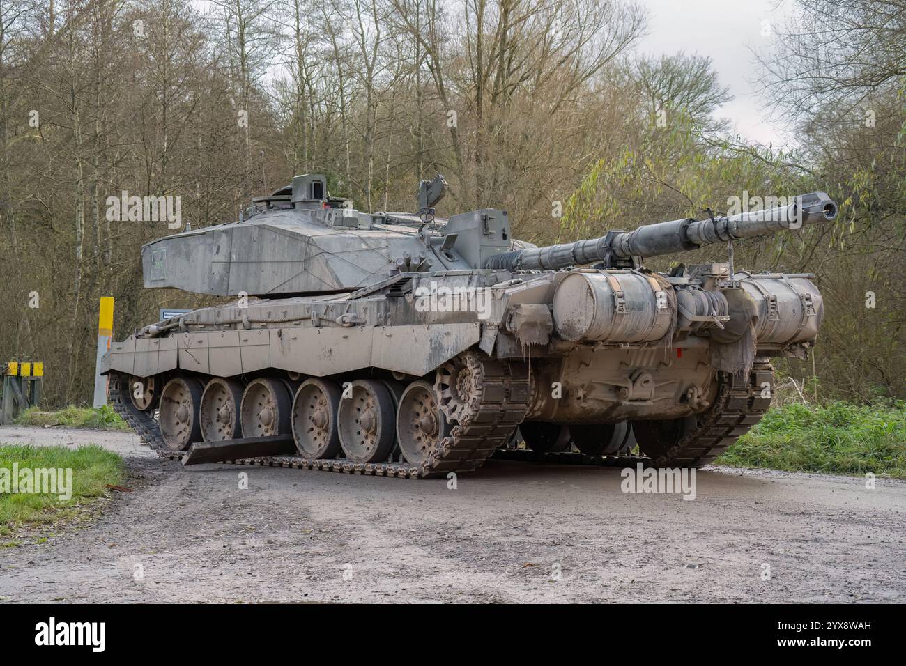 Challenger Armored Repair and Recovery Vehicle (CRARRV) FV4204 winching ...