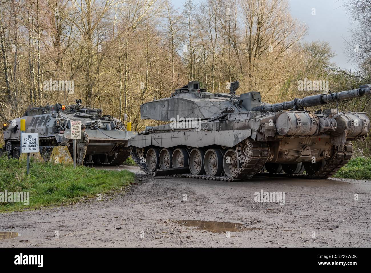 Challenger Armored Repair and Recovery Vehicle (CRARRV) FV4204 winching ...