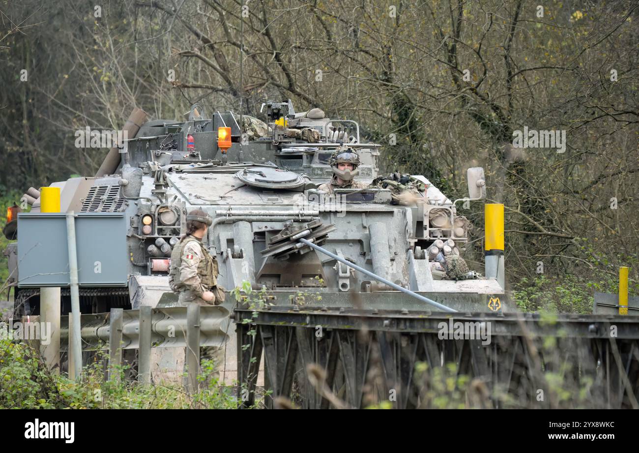Challenger Armored Repair and Recovery Vehicle (CRARRV) FV4204 winching ...