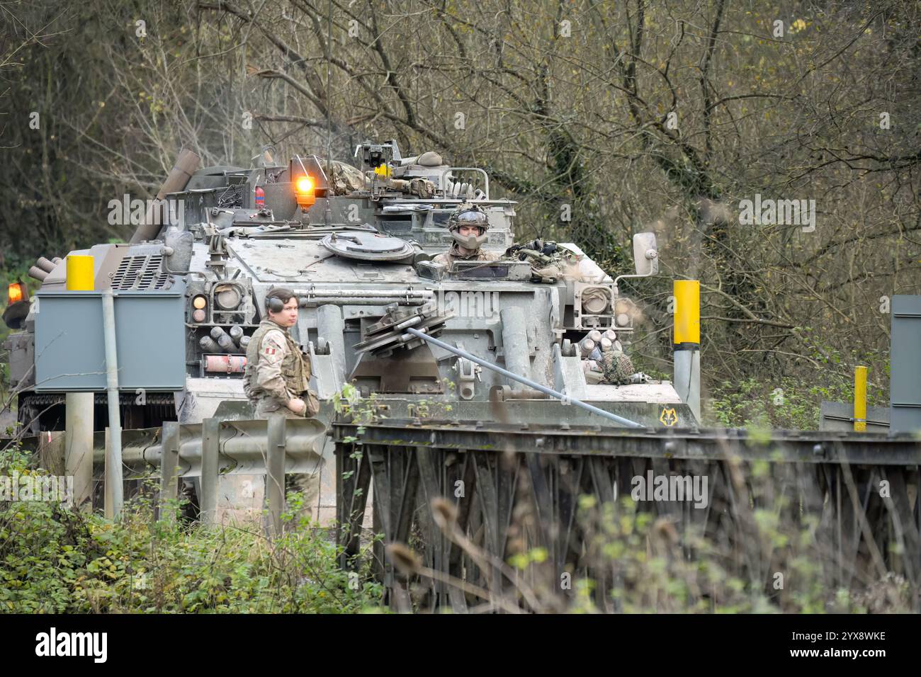 Challenger Armored Repair and Recovery Vehicle (CRARRV) FV4204 winching ...