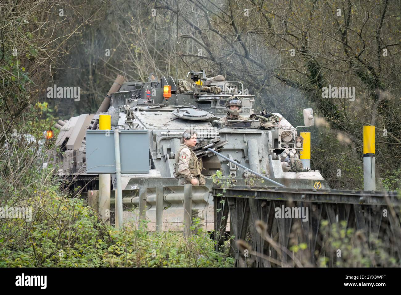 Challenger Armored Repair and Recovery Vehicle (CRARRV) FV4204 winching ...