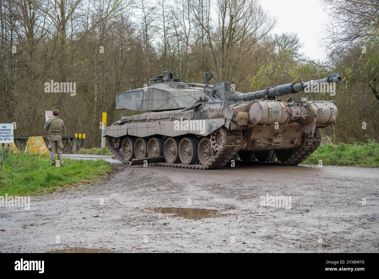 Challenger Armored Repair and Recovery Vehicle (CRARRV) FV4204 winching ...