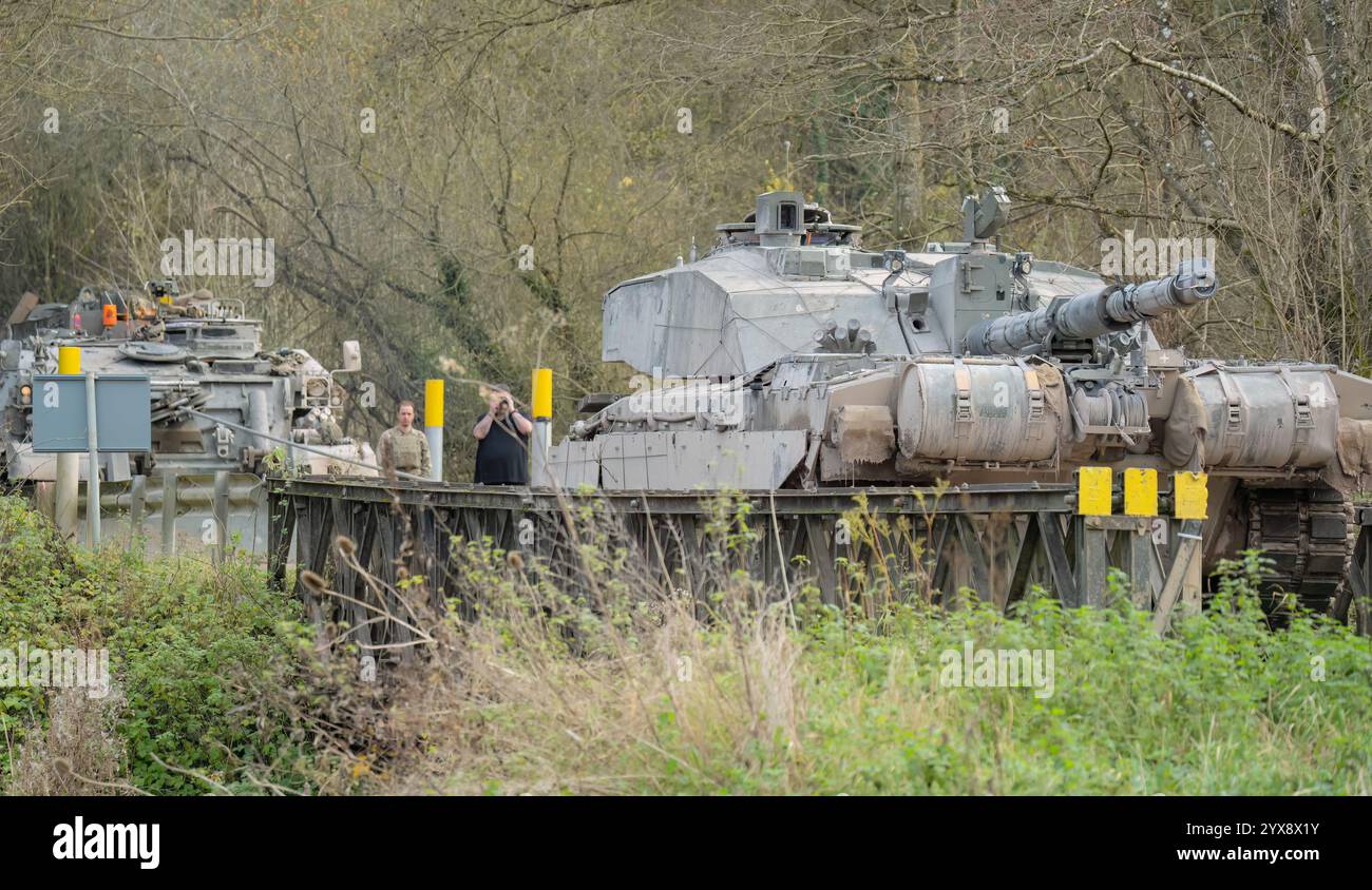 Challenger Armored Repair and Recovery Vehicle (CRARRV) FV4204 winching ...