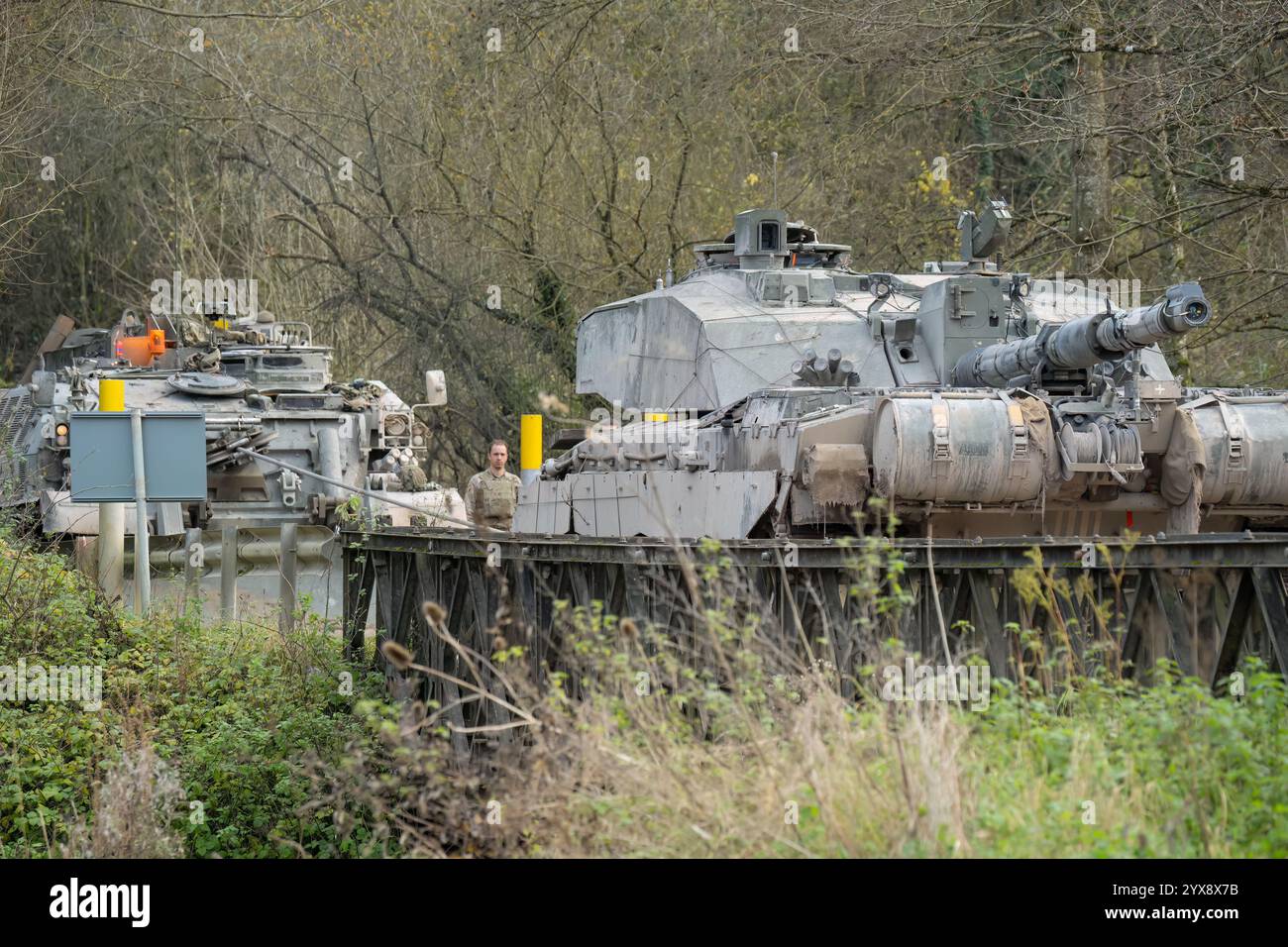 Challenger Armored Repair and Recovery Vehicle (CRARRV) FV4204 winching ...