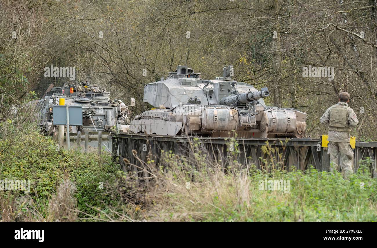 Challenger Armored Repair and Recovery Vehicle (CRARRV) FV4204 winching ...