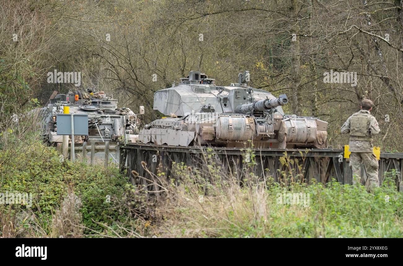 Challenger Armored Repair and Recovery Vehicle (CRARRV) FV4204 winching ...