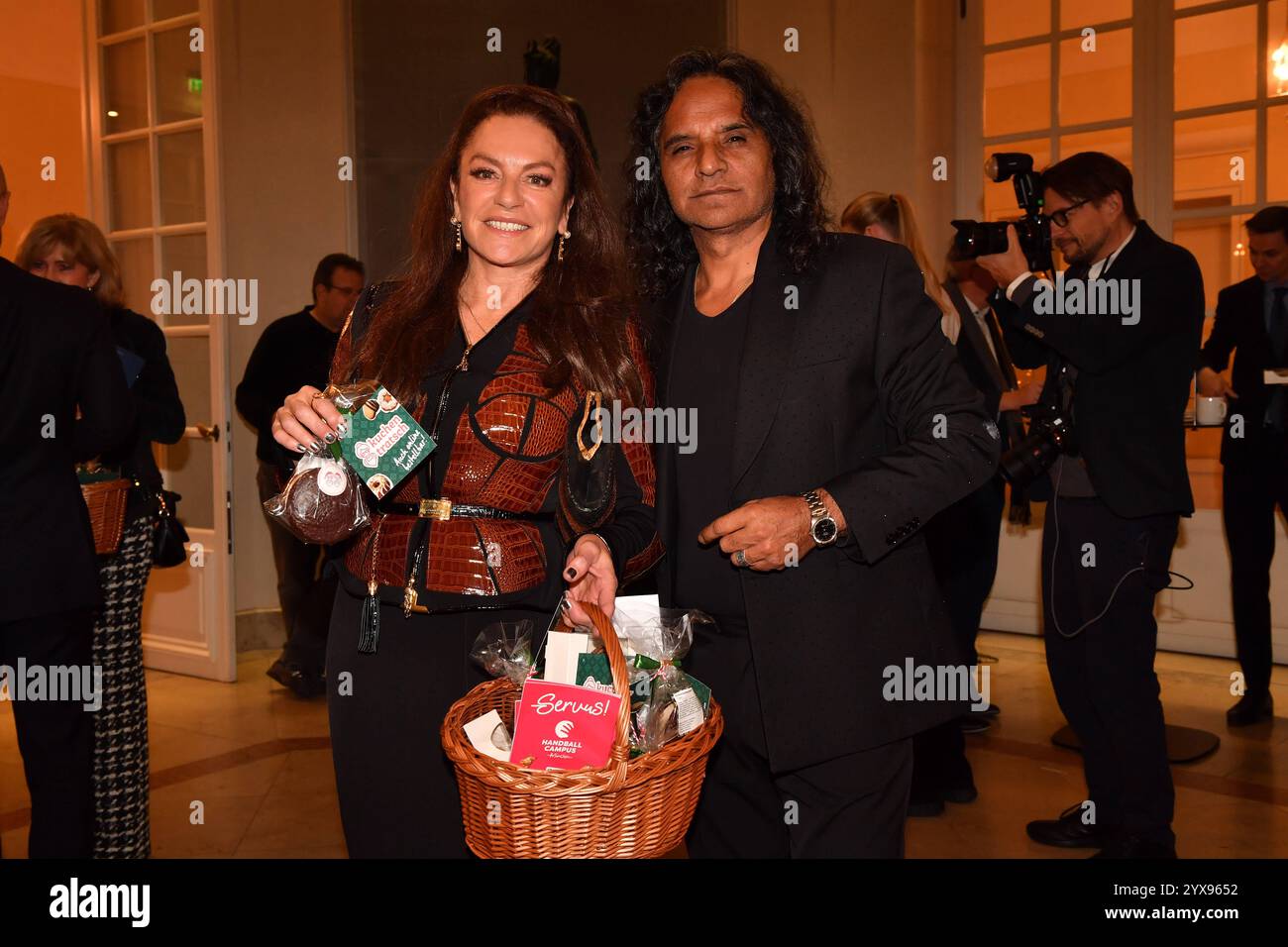 Christine Neubauer und Jose Campus / 29. BMW Advents-Benefizkonzert ...