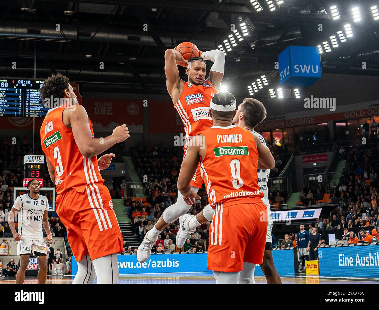 Karim Jallow (Ratiopharm Ulm, #35) beim Rebound, Ratiopharm Ulm vs. MLP ...