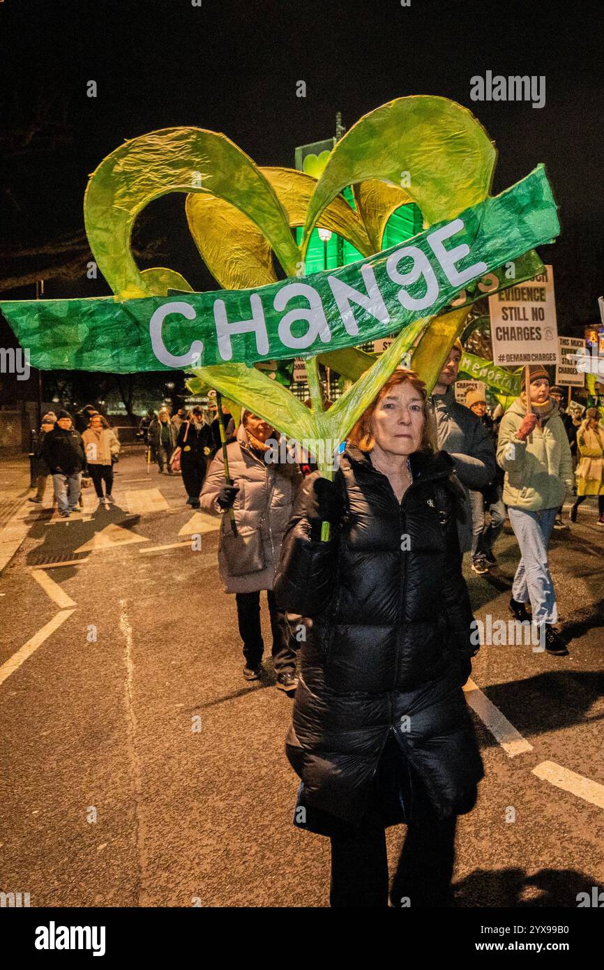 London, England, U.k., 14th Dec 2024. Residents and locals took to the ...