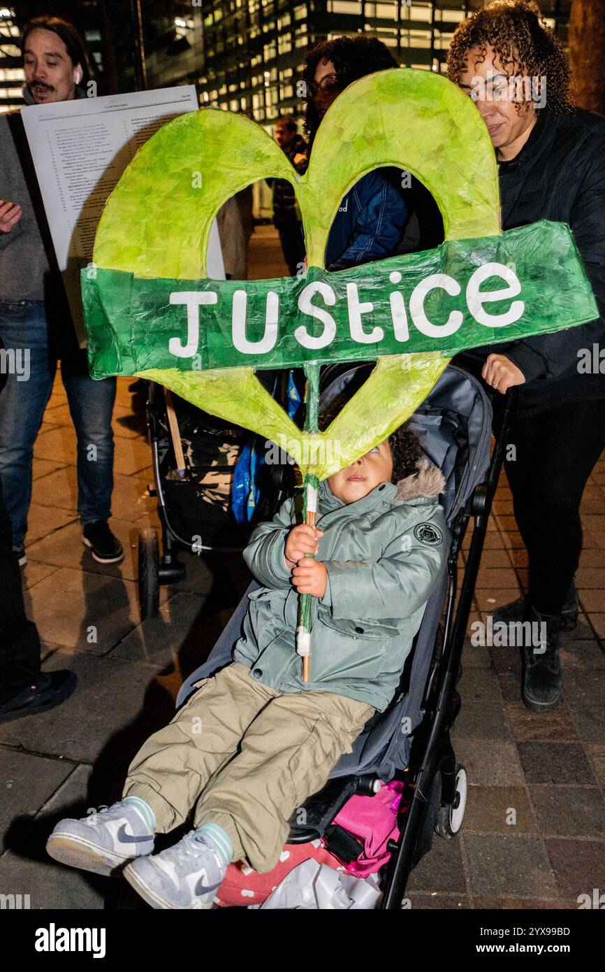 London, England, U.k., 14th Dec 2024. Residents and locals took to the ...