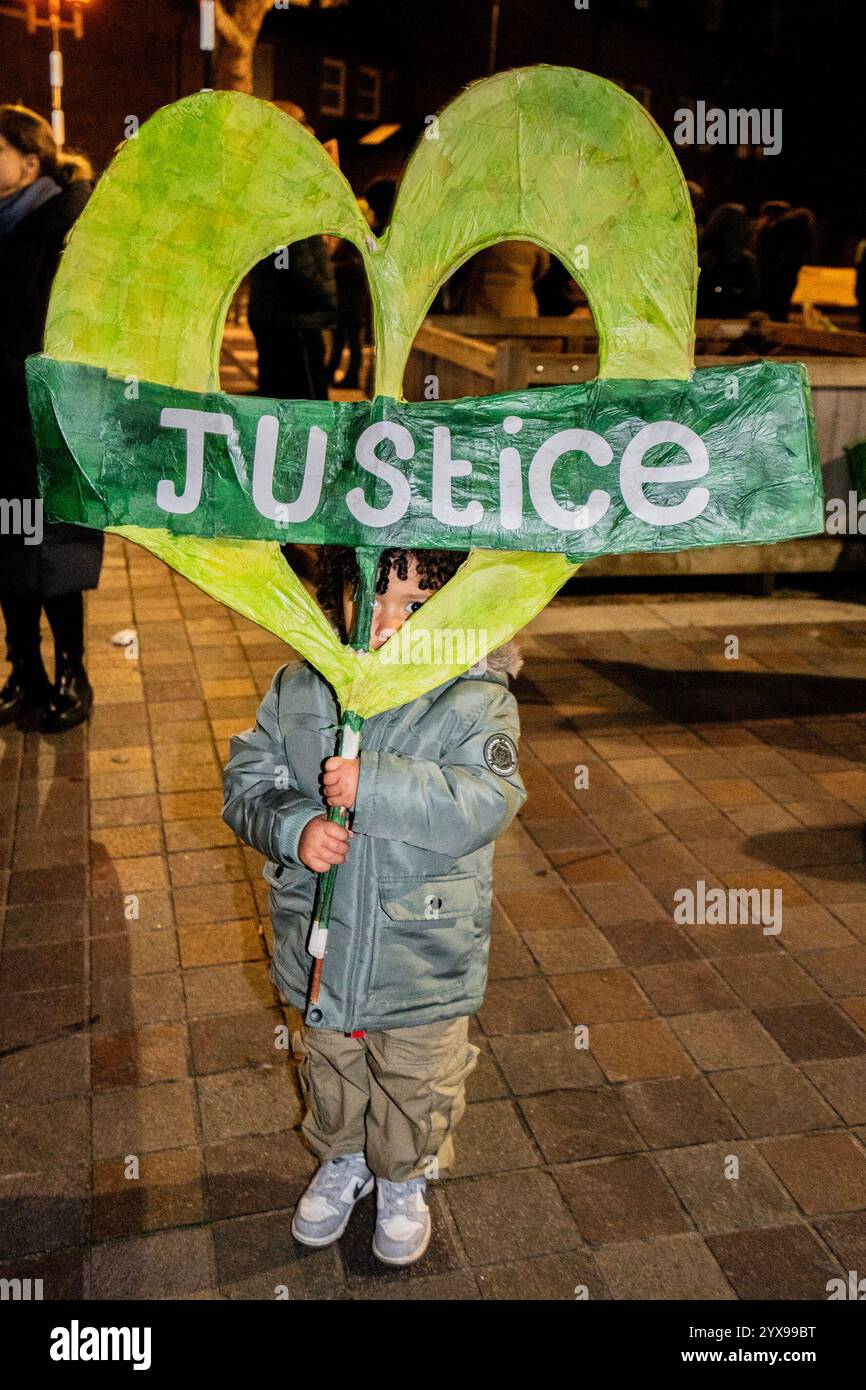 London, England, U.k., 14th Dec 2024. Residents and locals took to the ...