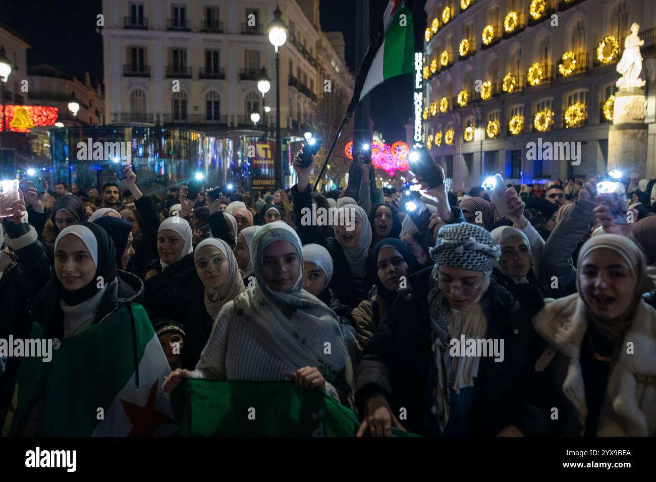 Syrian residents in Madrid have gathered this afternoon in Puerta del ...
