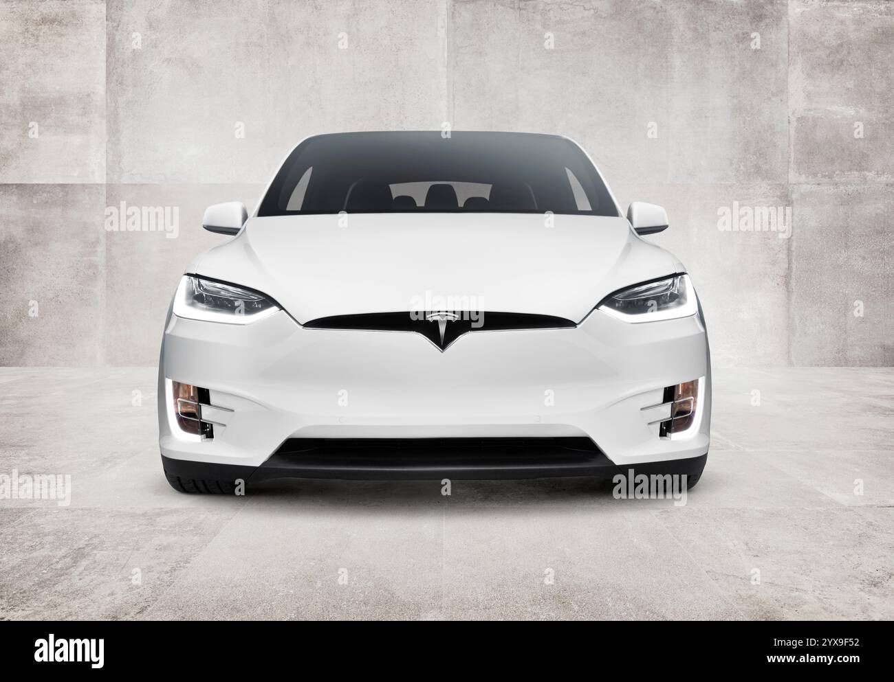 Tesla front hi res stock photography and images Alamy