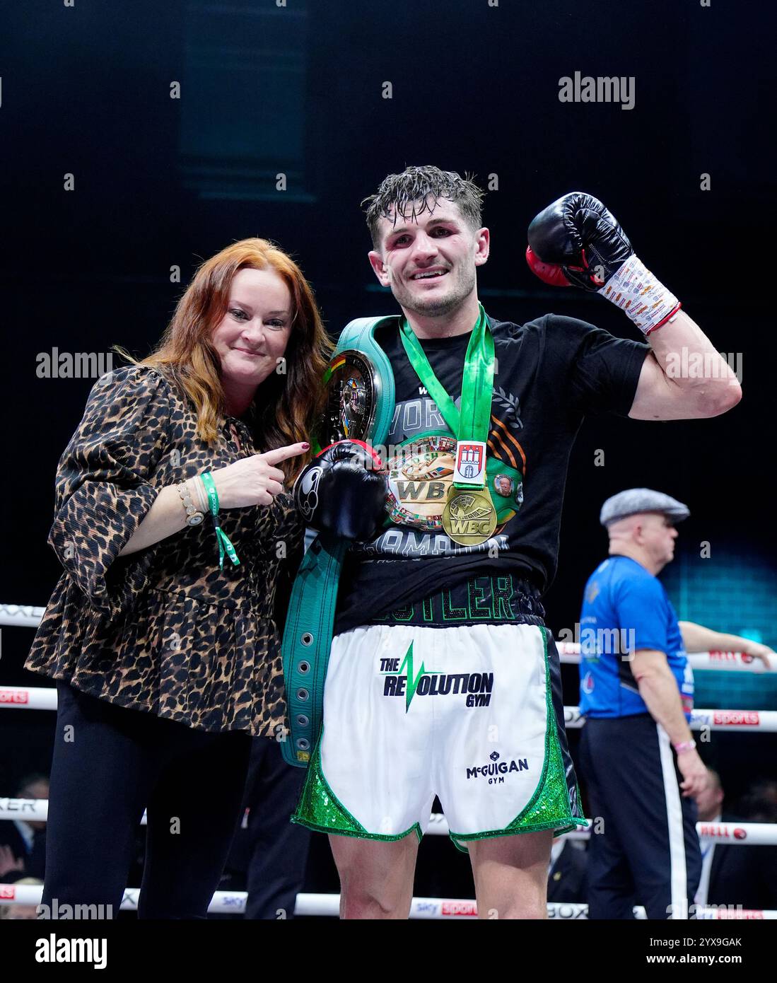 Lee Cutler celebrates winning the WBC International Silver Super ...