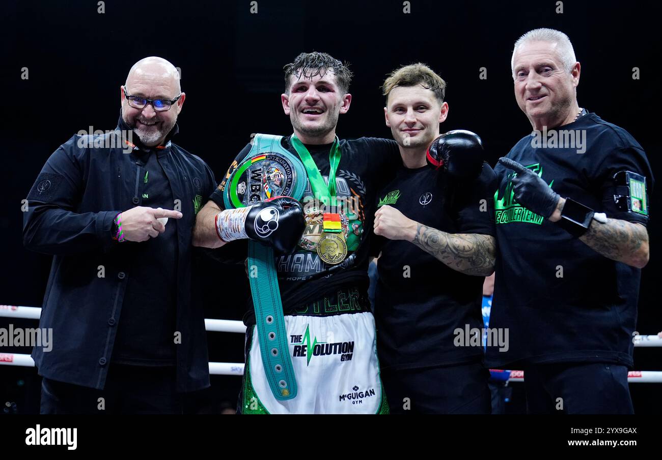 Lee Cutler celebrates winning the WBC International Silver Super ...