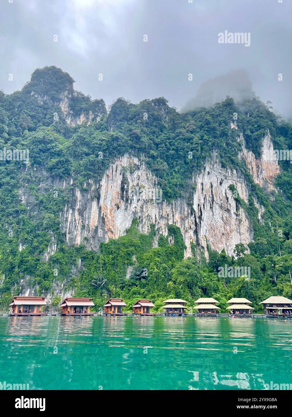 Floating bungalows hi-res stock photography and images - Alamy