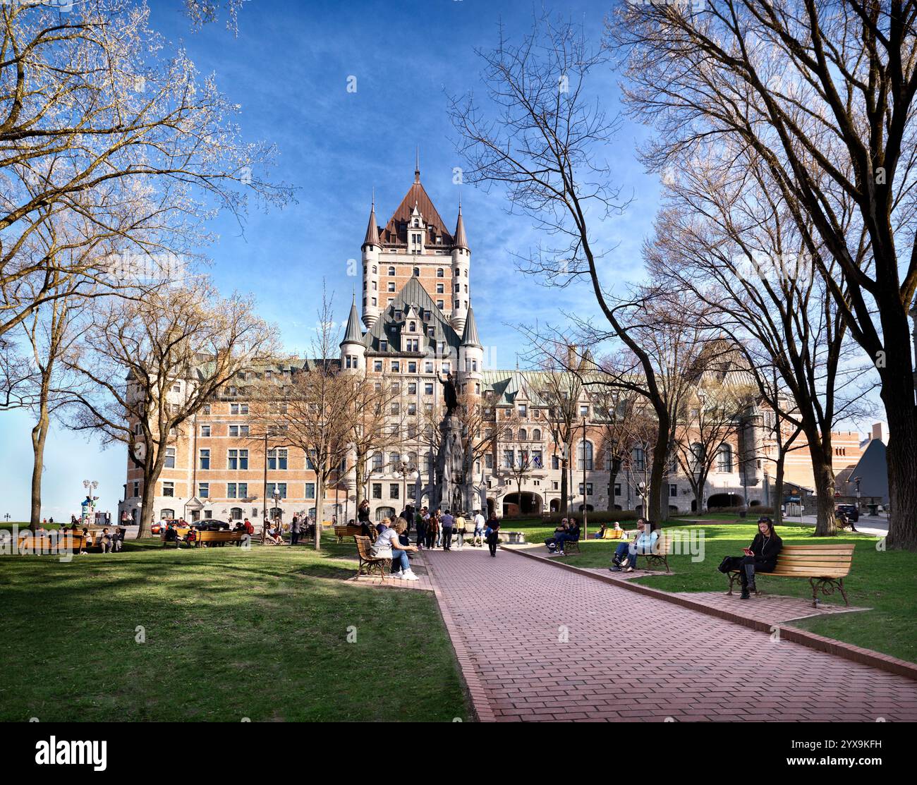 Fairmont Le Château Frontenac, luxury grand hotel Chateau Frontenac ...