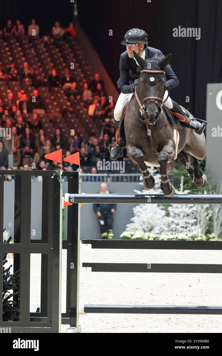 Genève, Switzerland. 14th Dec, 2024. Simon Delestre (FRA) rides Dexter ...