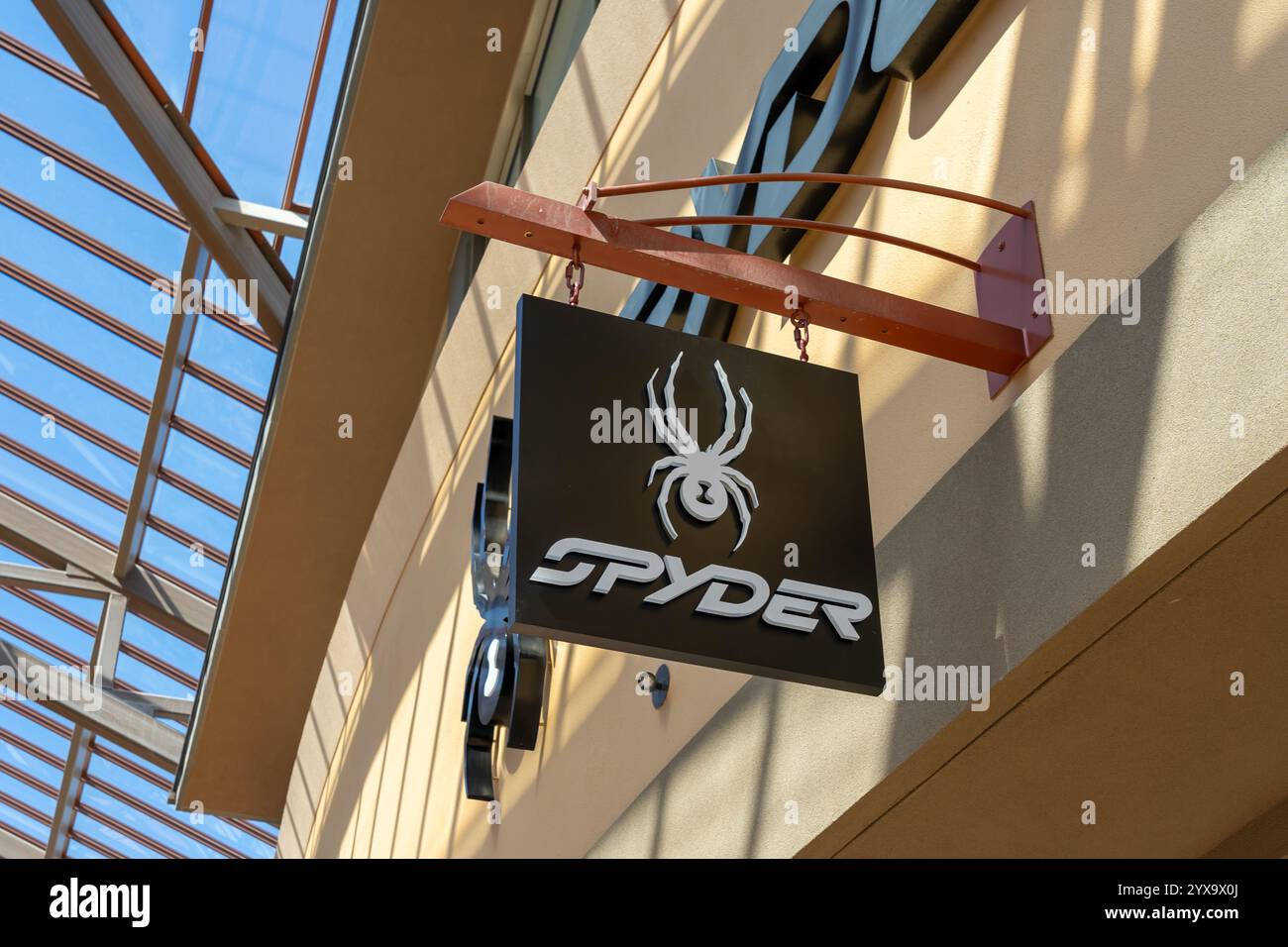 Sign exterior shopping mall hi-res stock photography and images - Alamy