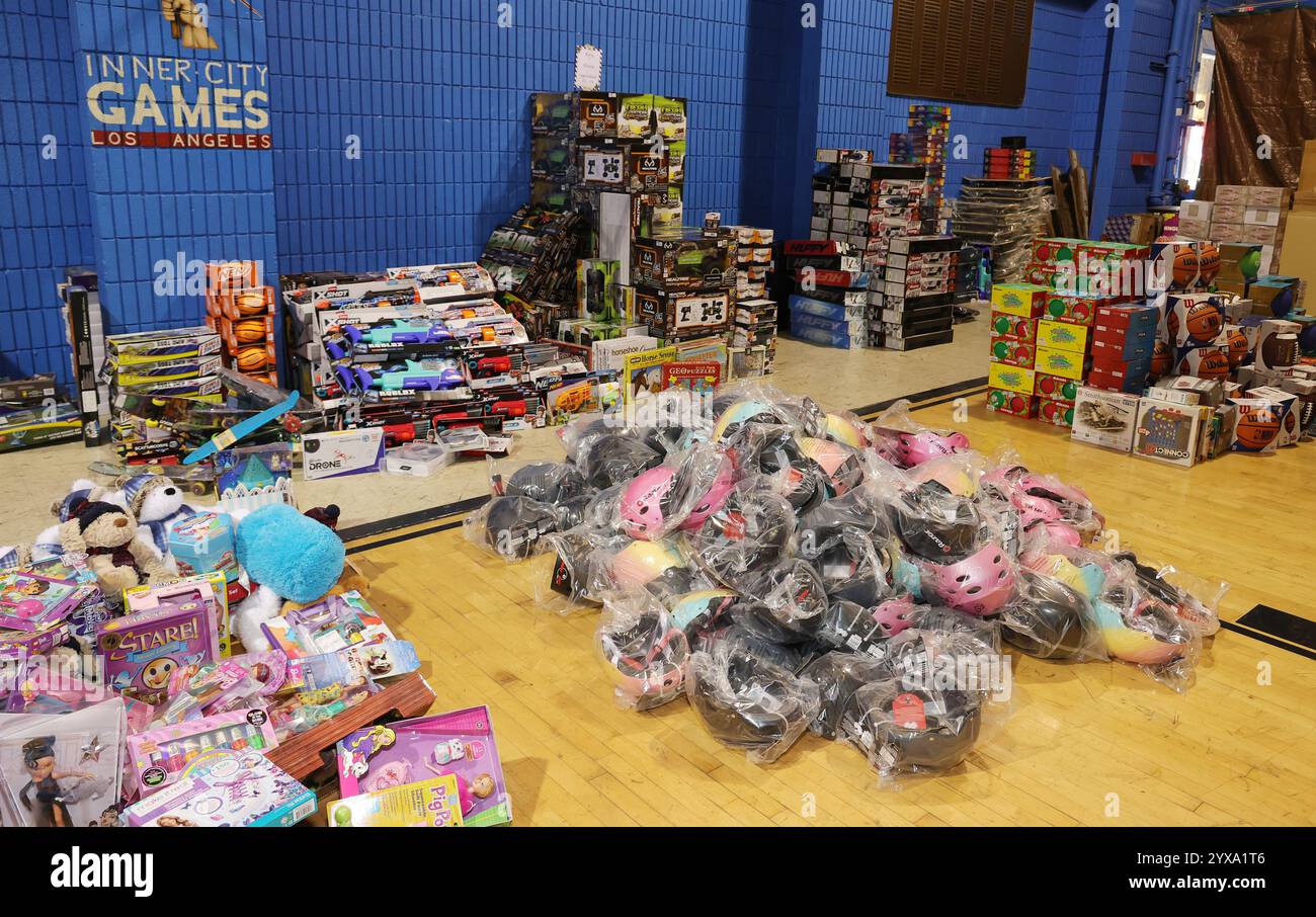 Los Angeles, Ca. 14th Dec, 2024. Atmosphere at The 43rd Annual Miracle ...