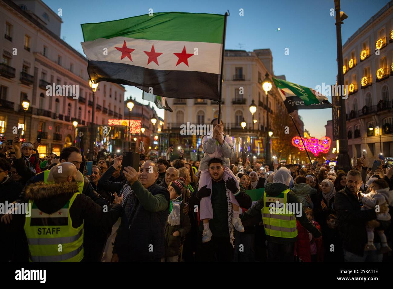 Madrid, Spain. 14th Dec, 2024. A child on the shoulders of her father ...