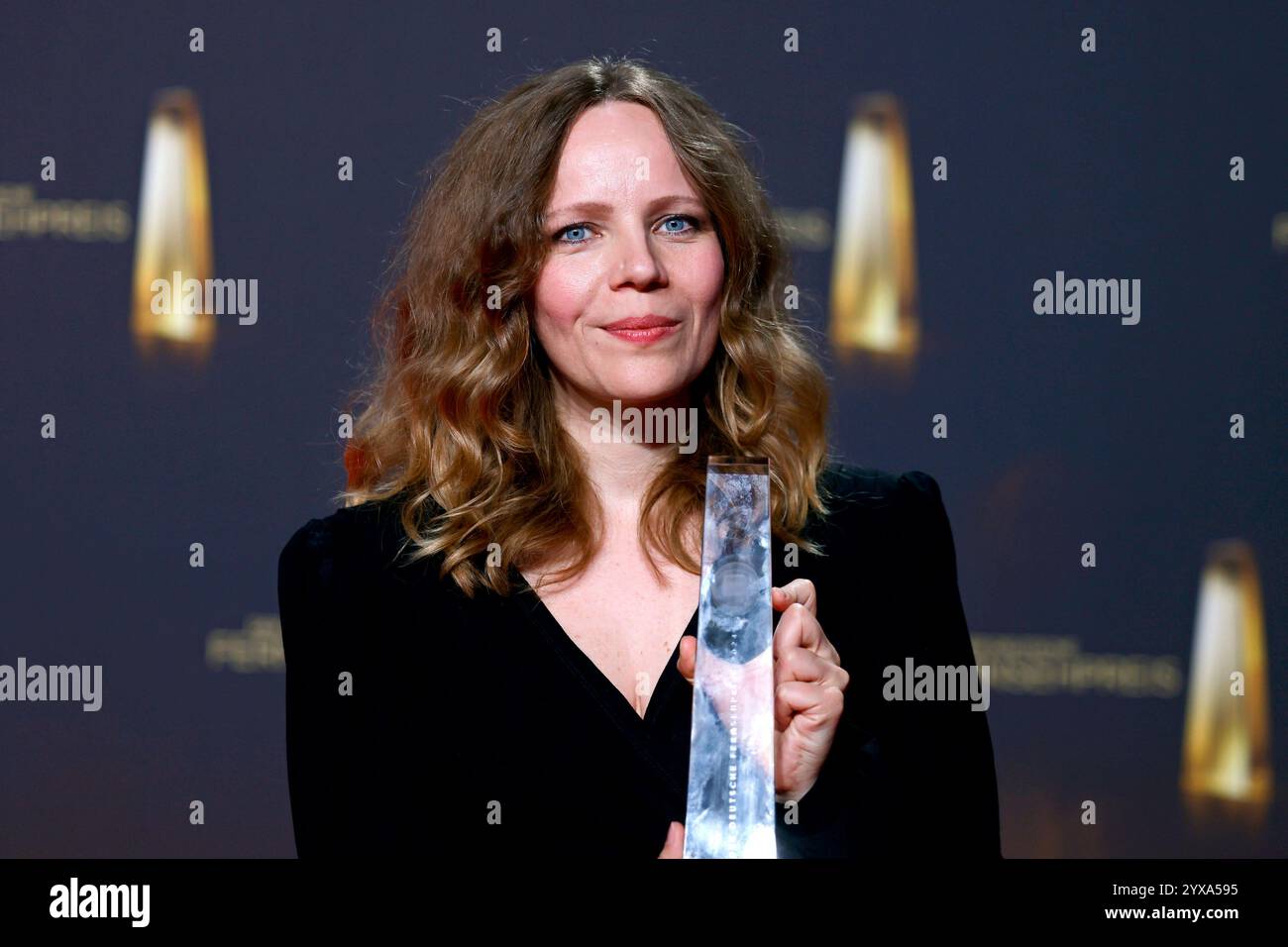 Komikerin Sarah Bosetti als Preisträgerin auf dem Red Carpet beim ...