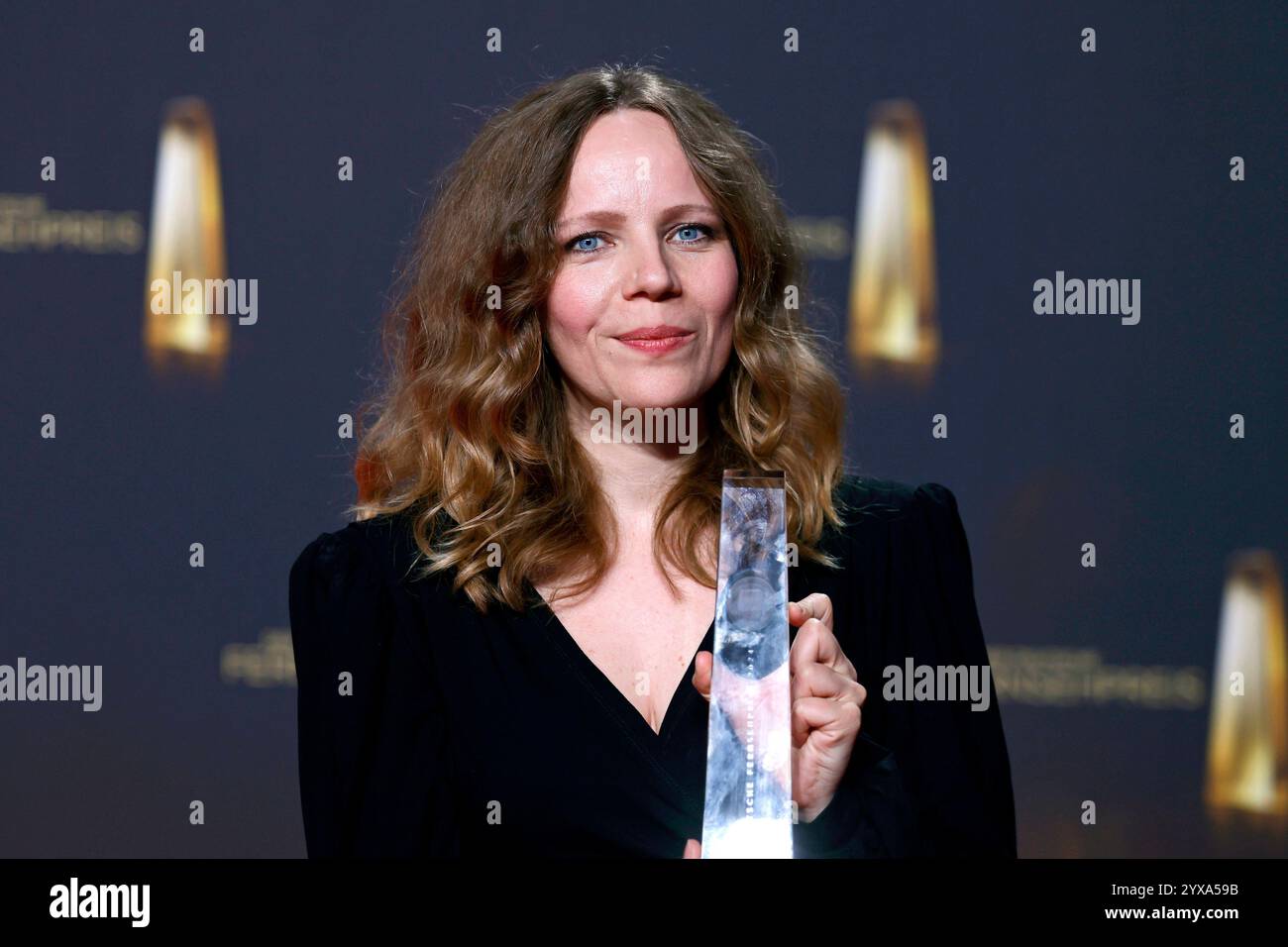 Komikerin Sarah Bosetti als Preisträgerin auf dem Red Carpet beim ...