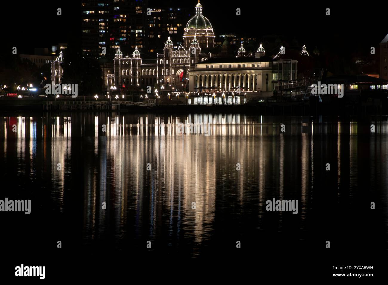 Provincial legislative assembly building at night in Victoria, British ...