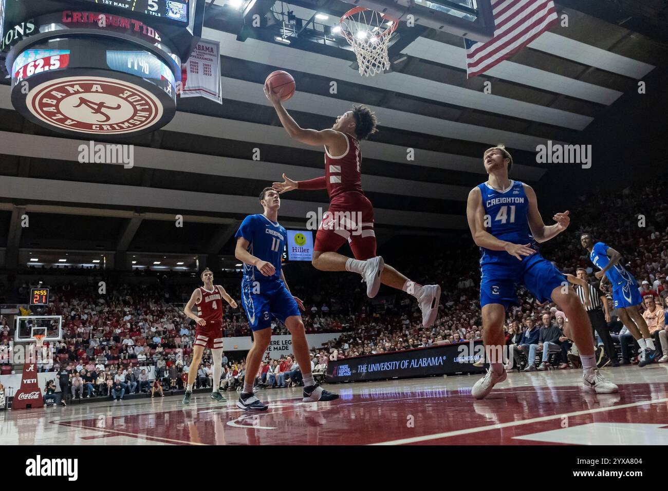 Alabama guard Mark Sears (1) gets inside for a shot past Creighton ...