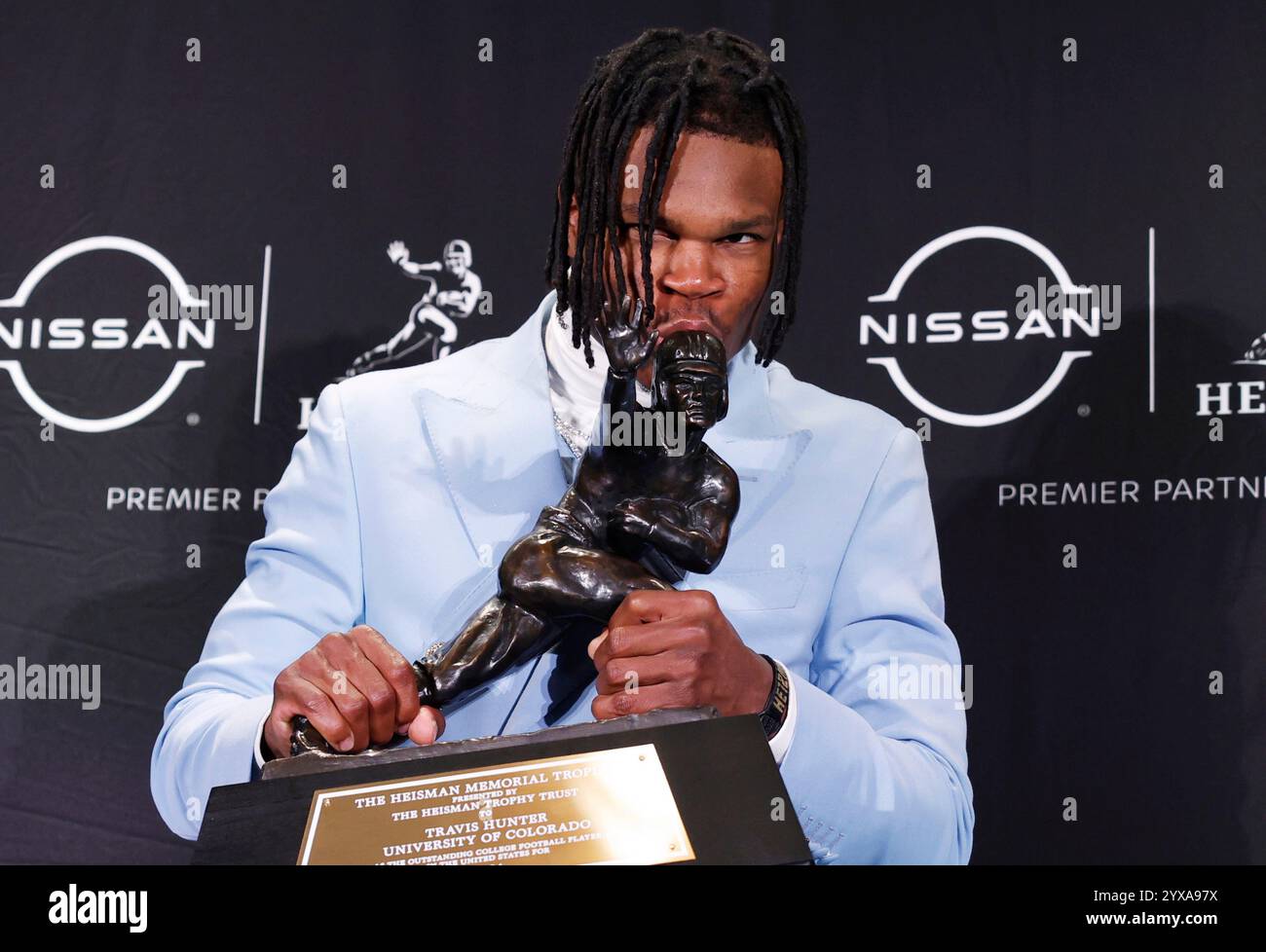 Colorado CB/WR Travis Hunter holds the Heisman Trophy at a post award ...