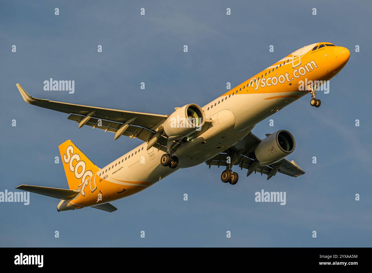 Scoot, Airbus A321neo, 9V-NCH on Final Approach to Singapore Changi ...