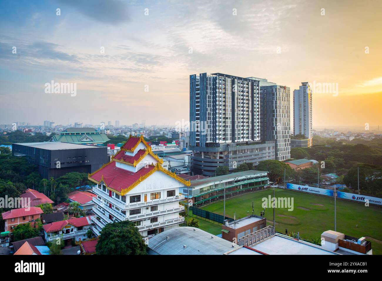 Chinese temple at sunset hi-res stock photography and images - Alamy