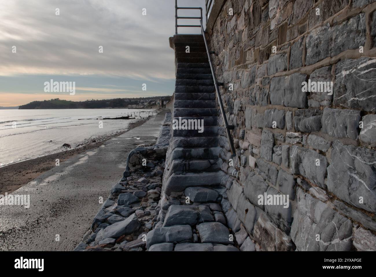 Stone wall sea defences hi-res stock photography and images - Alamy