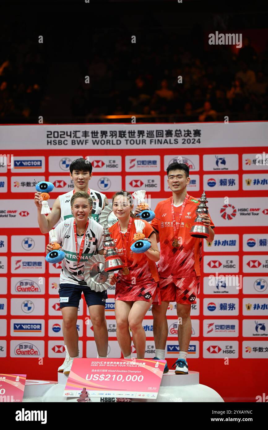Hangzhou, China. 15th Dec, 2024. Winners Zheng Siwei (1st R)/Huang ...