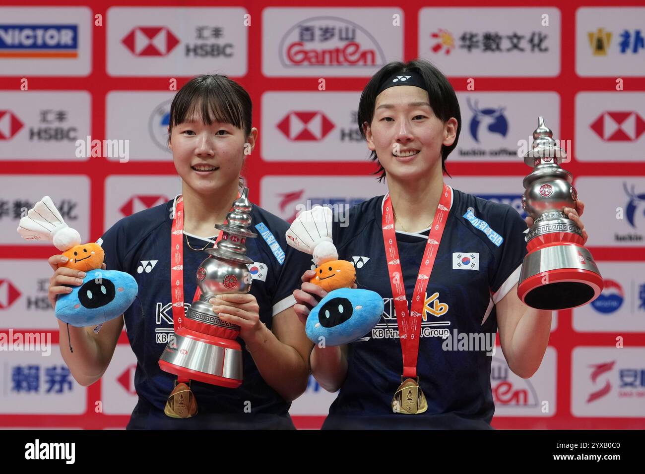 Baek Ha-na and Lee So-hee of South Korea pose with their trophies and ...