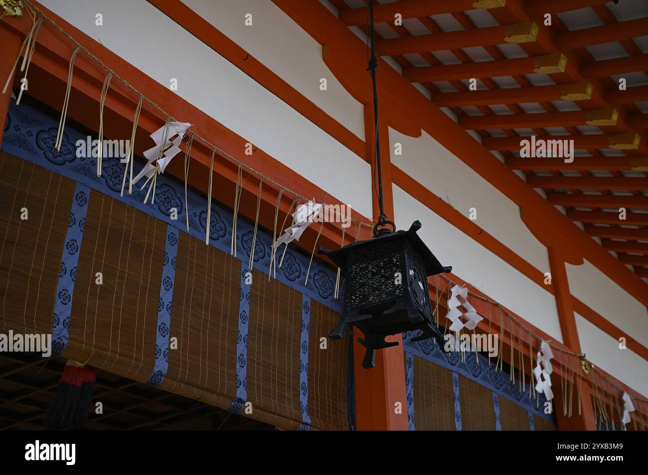 Scenic view of the Main Honden (Hall) at the Shinto Shrine Fushimi ...