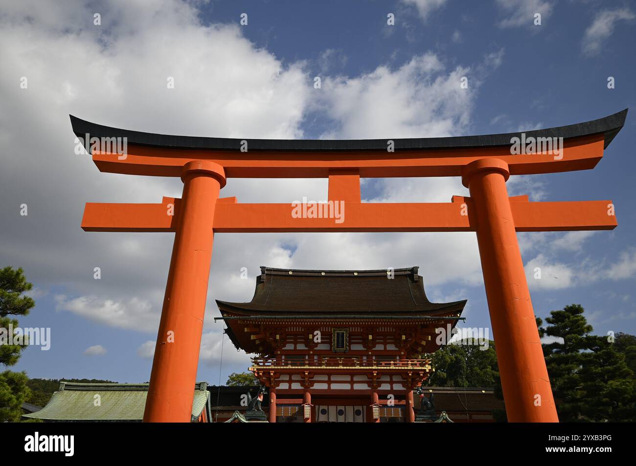 Scenic view of a giant vermilion torii gate in front of the Rōmon Gate ...
