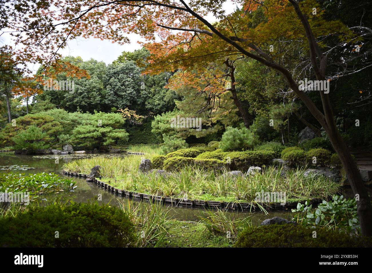 Scenic view of Naka Shin-en Garden and Soryu-ike pond on the grounds of ...