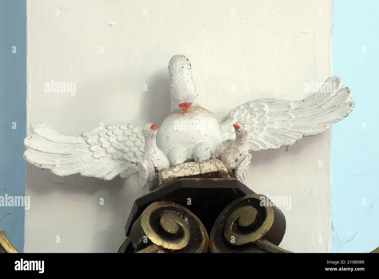 Statue of a pelican in a church hi-res stock photography and images - Alamy