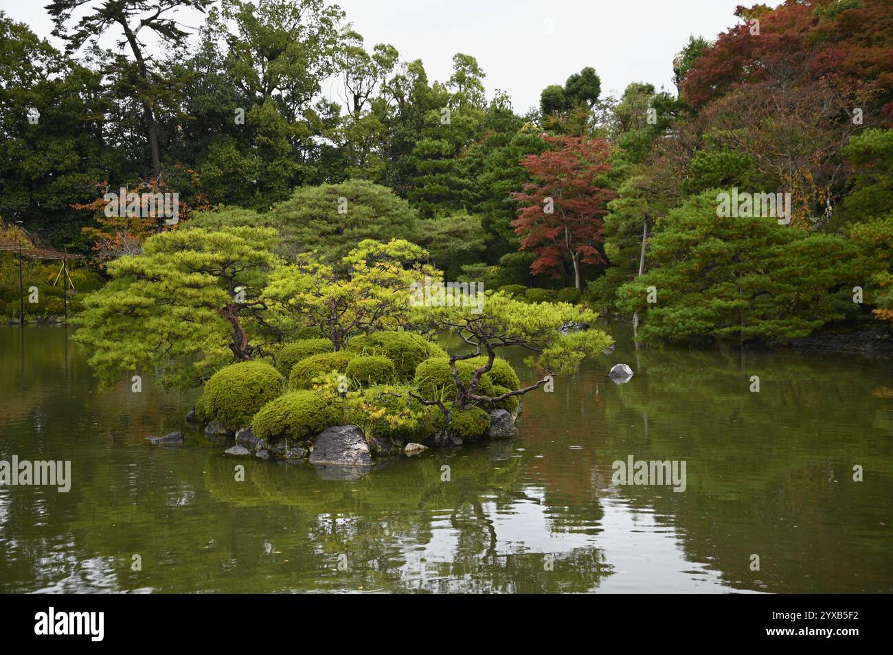 Autumn landscape at Naka Shin-en Garden and Soryu-ike pond on the ...