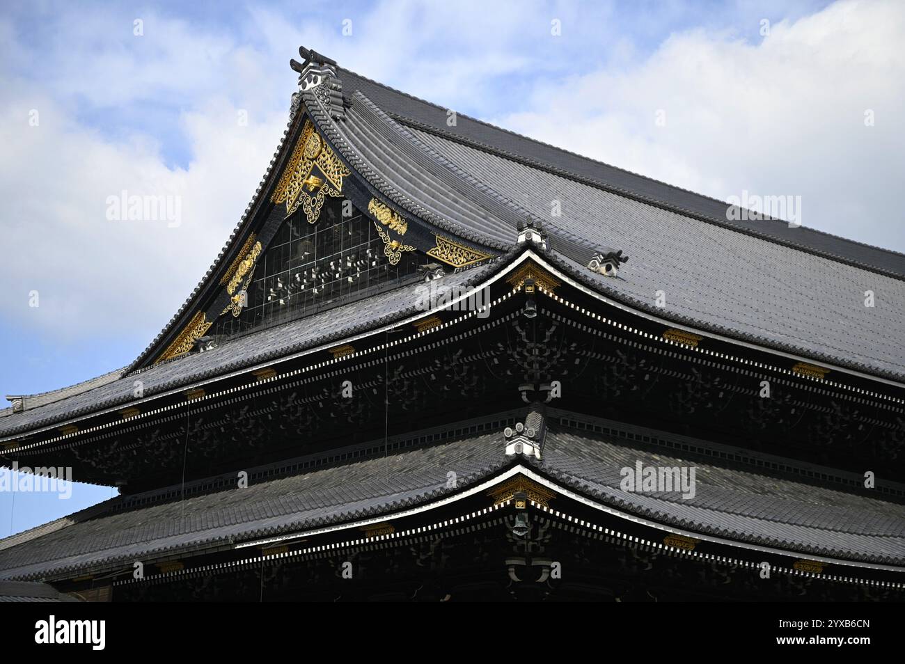 Goeido-mon Gate rooftop architectural detail at Higashi Hongan-ji Shin ...