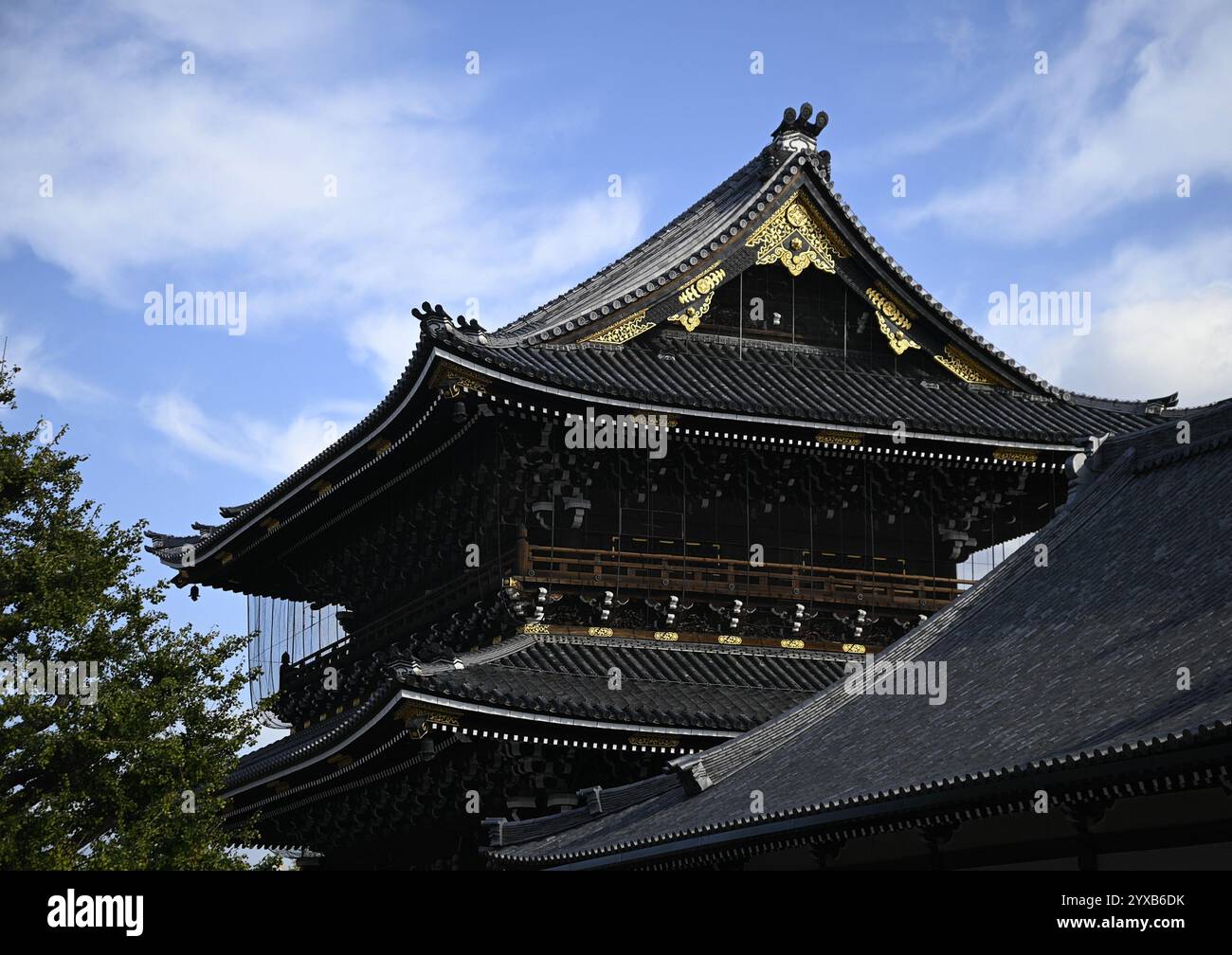 Goeido-mon Gate rooftop architectural detail at Higashi Hongan-ji Shin ...