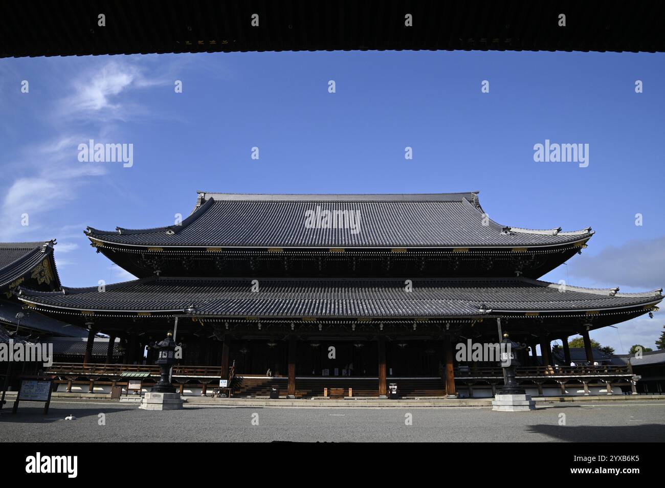 Scenic view of Goei-dō the Main Hall at Higashi Hongan-ji Shin Buddhism ...