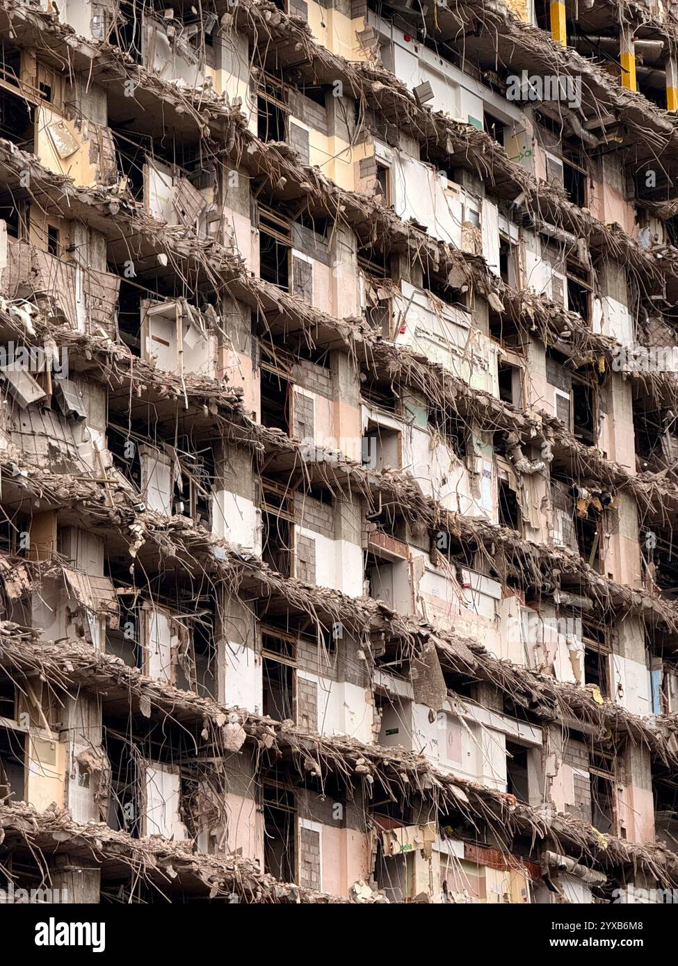 Liverpool tower block demolition hi-res stock photography and images ...