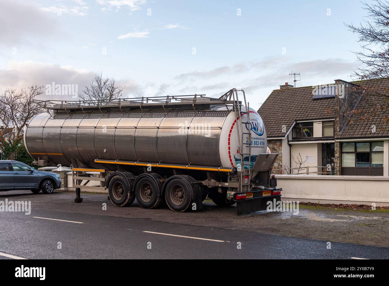 Water tanker being used due to water shortage in Dunmanway, West Cork ...