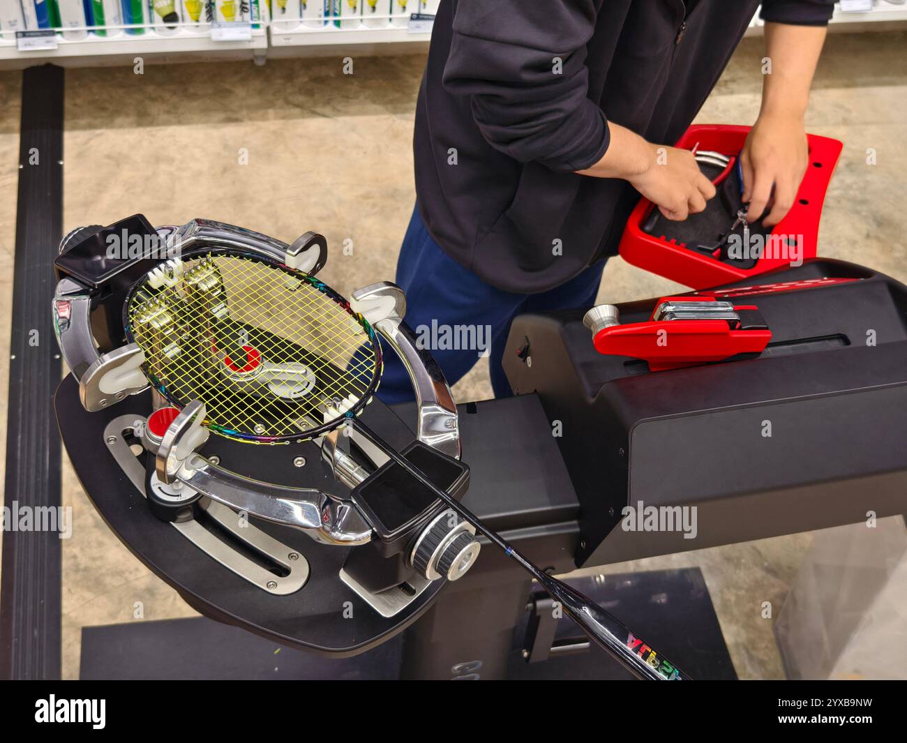 Strings a badminton racket on a racket stringing machine Stock Photo - Alamy