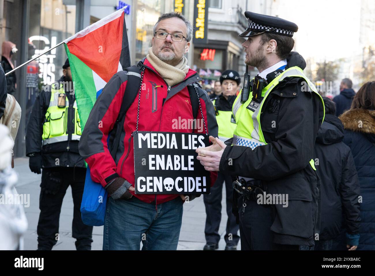Rolling picket on Oxford Street organised by FRFI targeting Zara, Nike ...