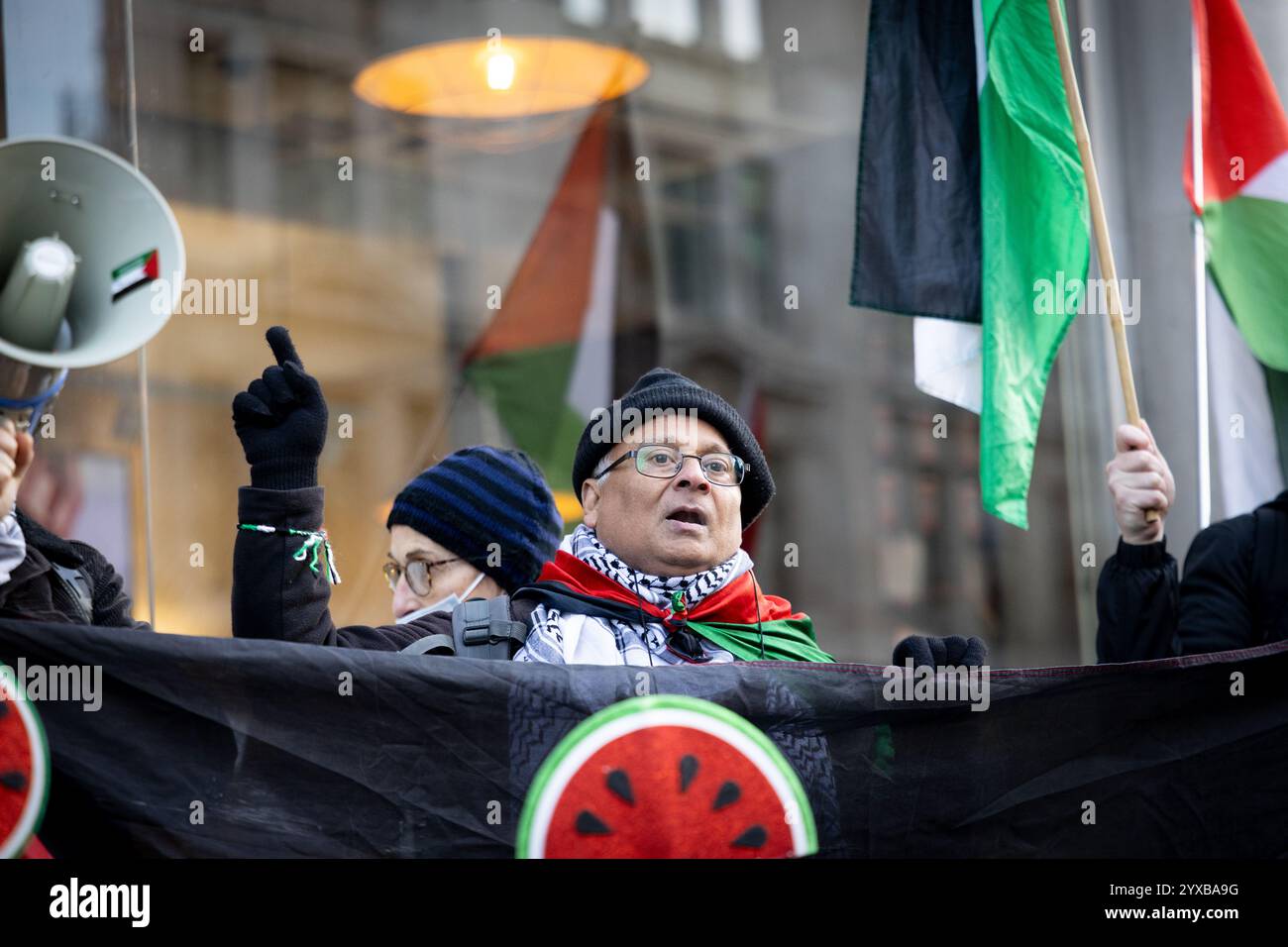 Rolling picket on Oxford Street organised by FRFI targeting Zara, Nike ...