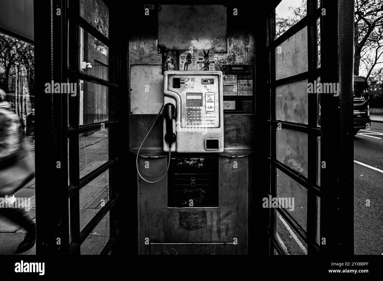 London telephone box black white Black and White Stock Photos & Images ...