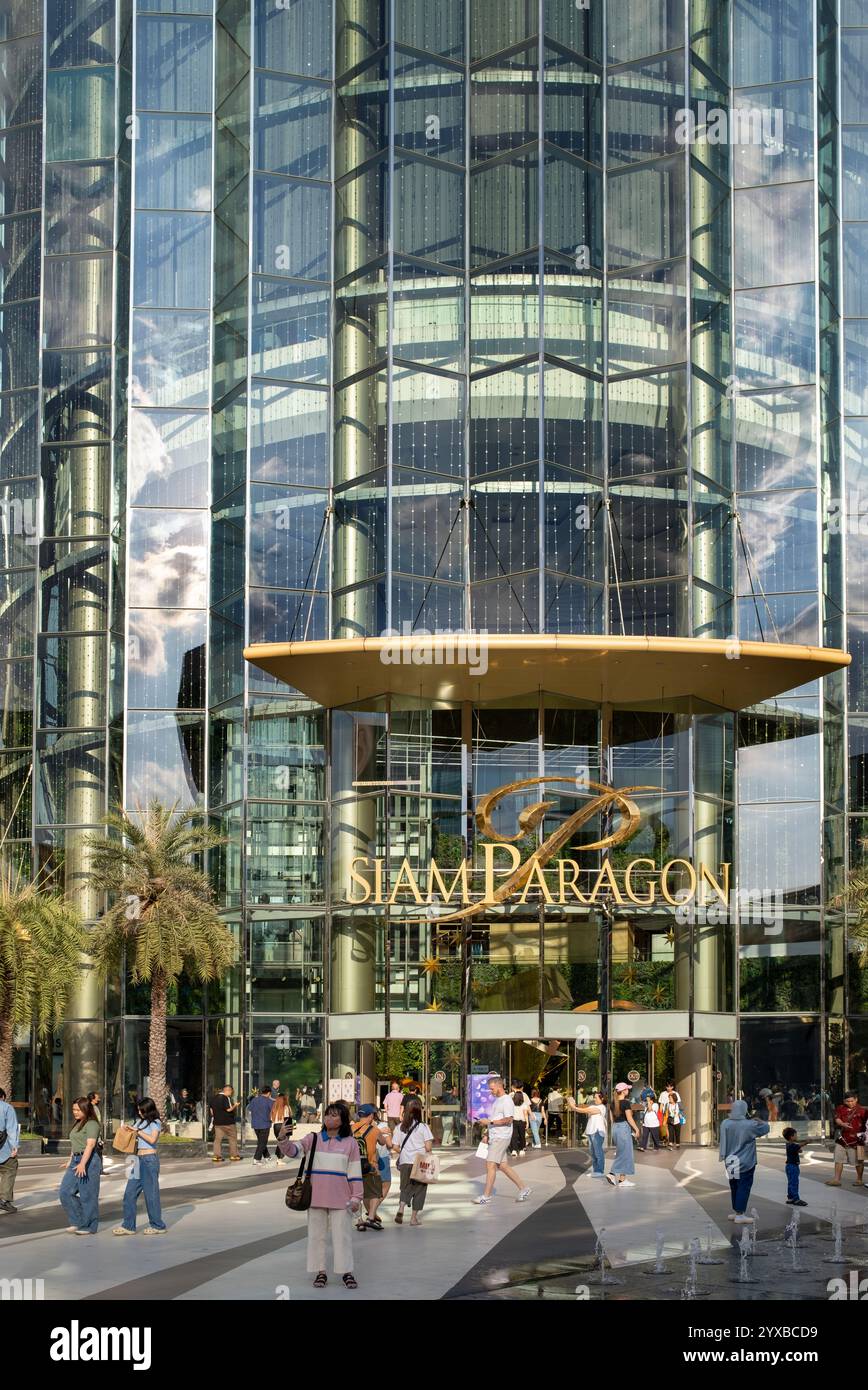 Siam Paragon Mall in Bangkok Thailand Stock Photo - Alamy